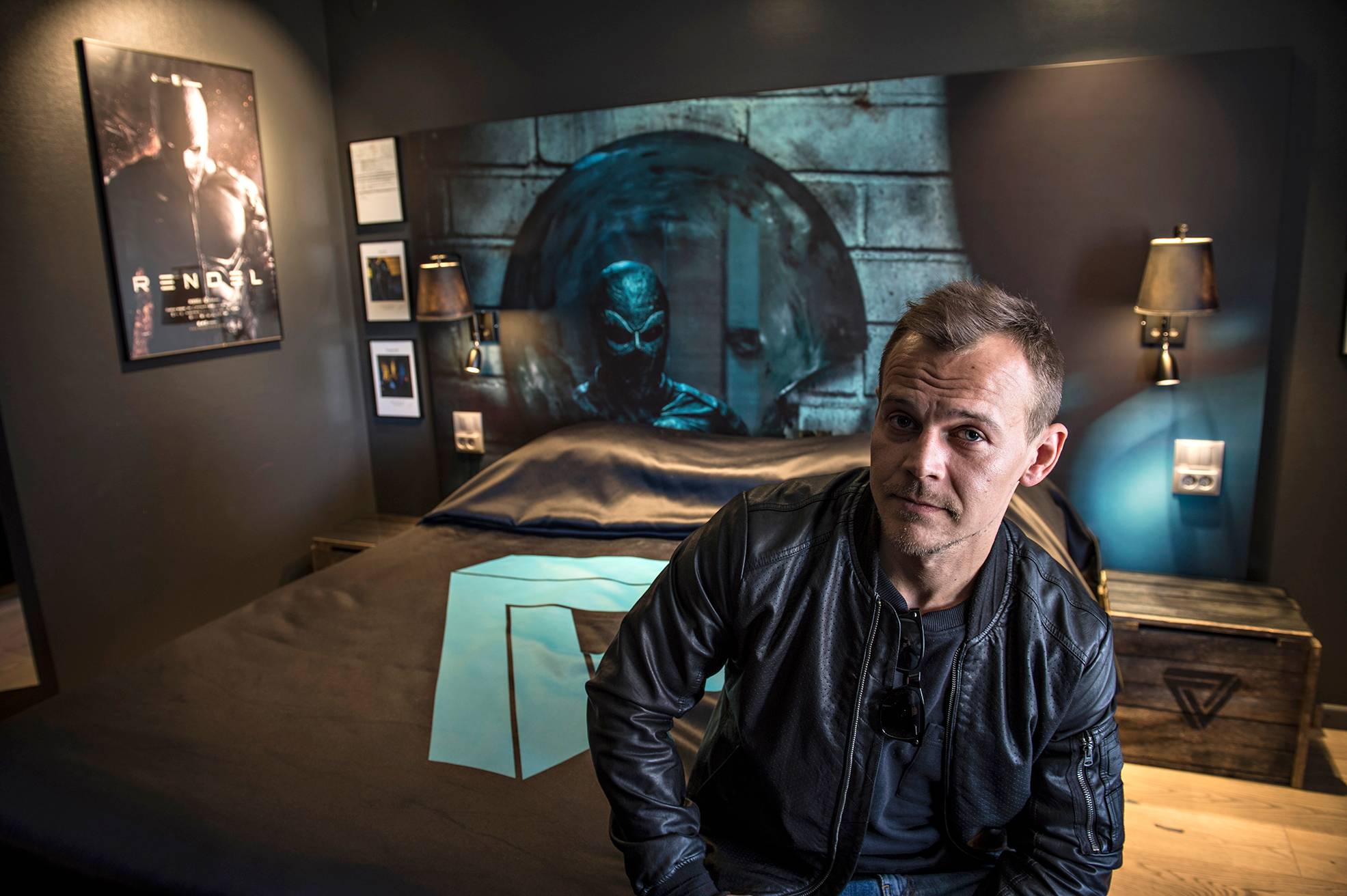 Naamiosankari Rendel syntyi Jesse Haajan kouluvihkoon – Nyt ...